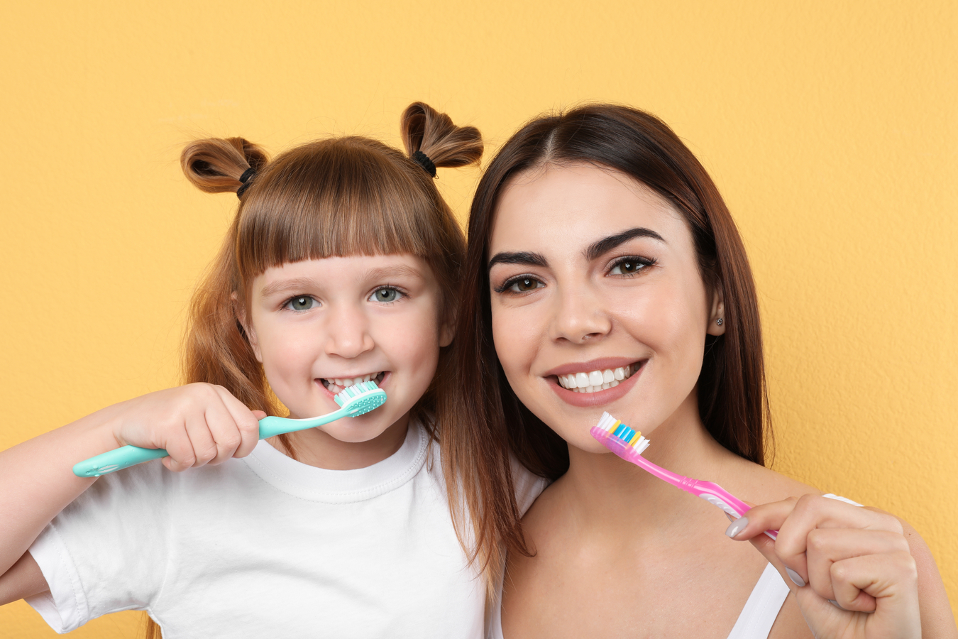 Cómo cepillarse los dientes de forma correcta: Niños y adultos